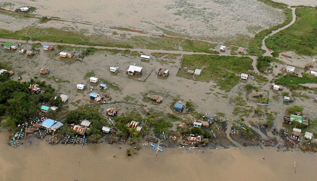 News in Pictures: 'Pepeng' Floods Northern Philippines